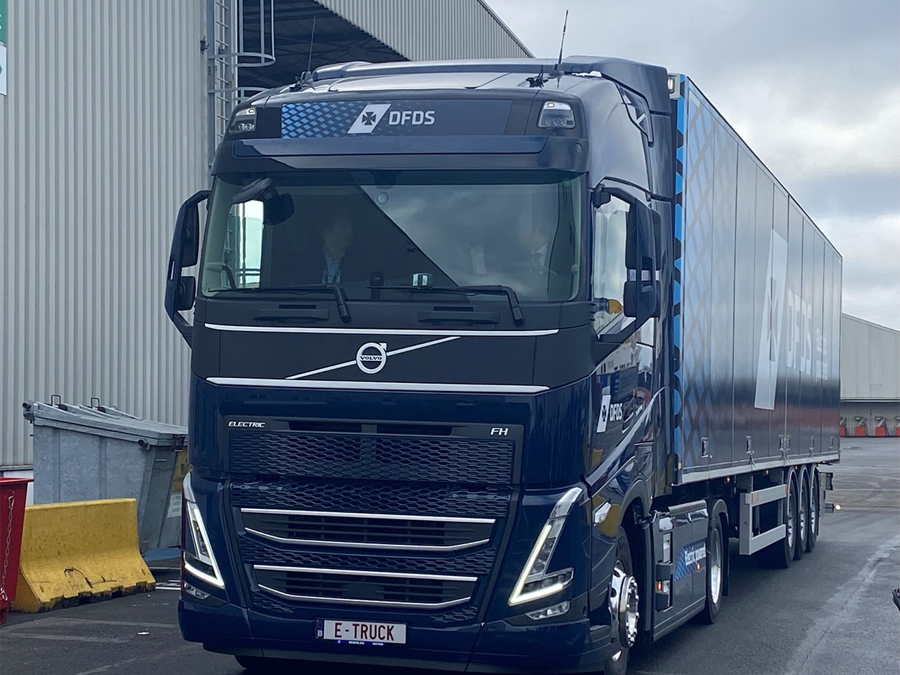 DFDS neemt eerste Belgische Volvo FH Electric in gebruik
