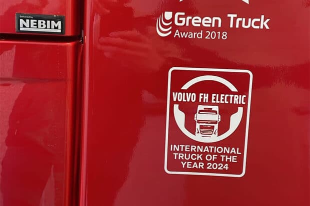 Remitrans neemt eerste Volvo FH Electric in gebruik - Bouwmat